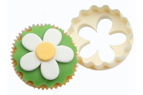Scallop Blossom Cupcake Cutter - FMM | My Dream Cake